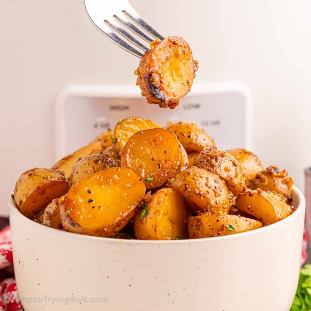Slow Cooker (Crock Pot) Honey Mustard Potatoes - theairfryingdiva.com