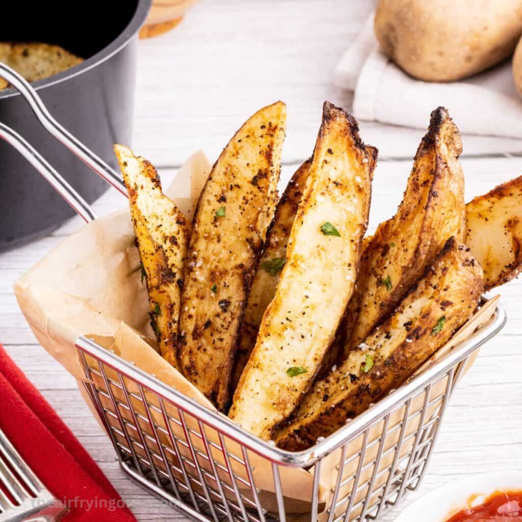 Air Fryer Crispy Potato Wedges - theairfryingdiva.com