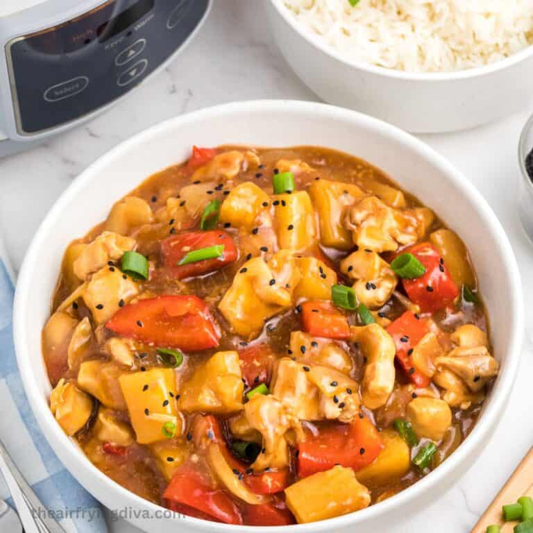 Slow Cooker Hawaiian Chicken Recipe - theairfryingdiva.com